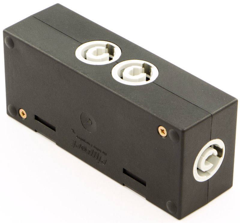 Der RigPortL1 ist eine Breakout-Box mit Powercon Anschlüssen.